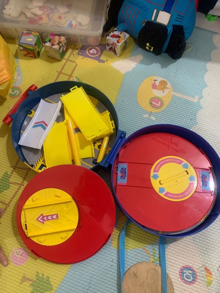 Peppa pig parking lot original, Hobbies & Toys, Toys & Games on Carousell
