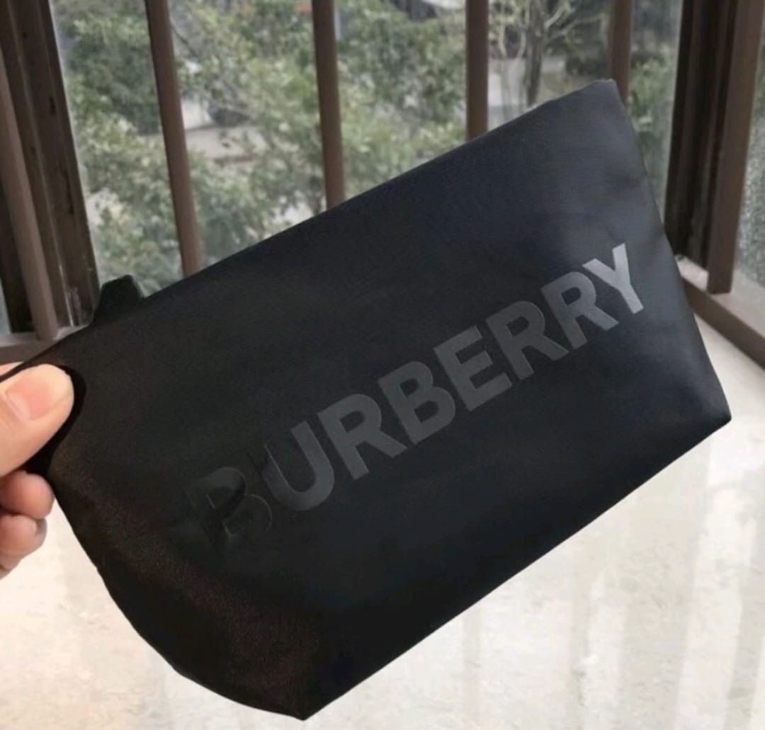 Pouch Burberry, Barang Mewah, Tas & Dompet di Carousell