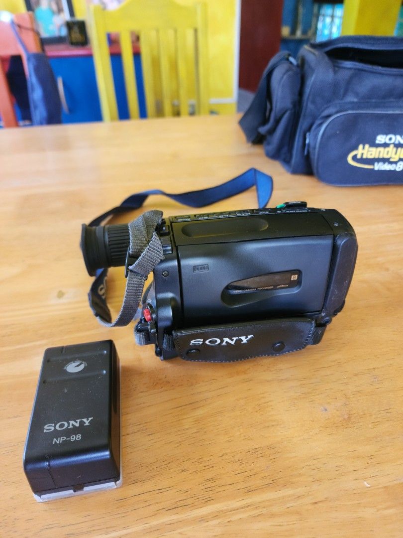 Pre-loved Sony Handycam video 8, Photography, Cameras on Carousell