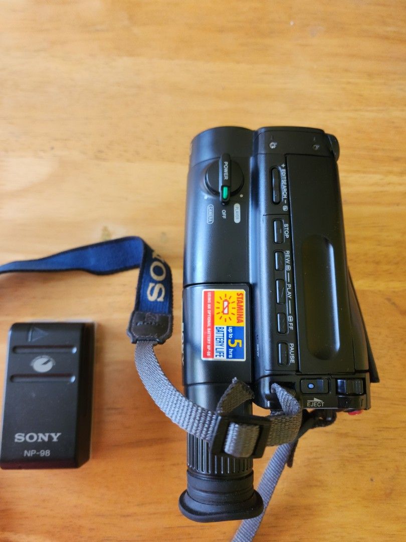 Pre-loved Sony Handycam video 8, Photography, Cameras on Carousell