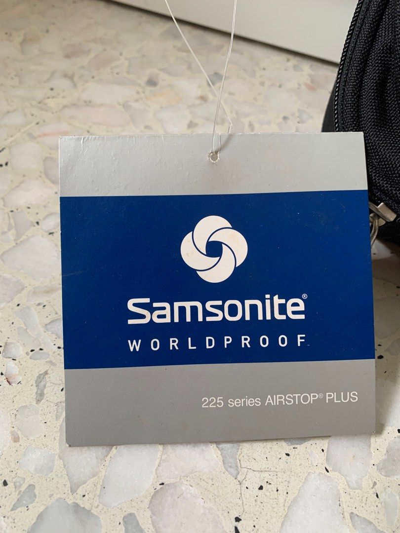 Samsonite Worldproof 225 Series Airstop Plus Lucid Plus Toilet Kit ...