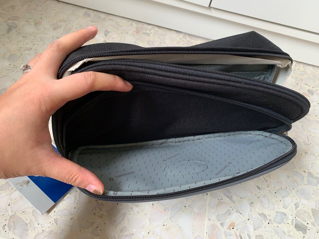 Samsonite Worldproof 225 Series Airstop Plus Lucid Plus Toilet Kit ...