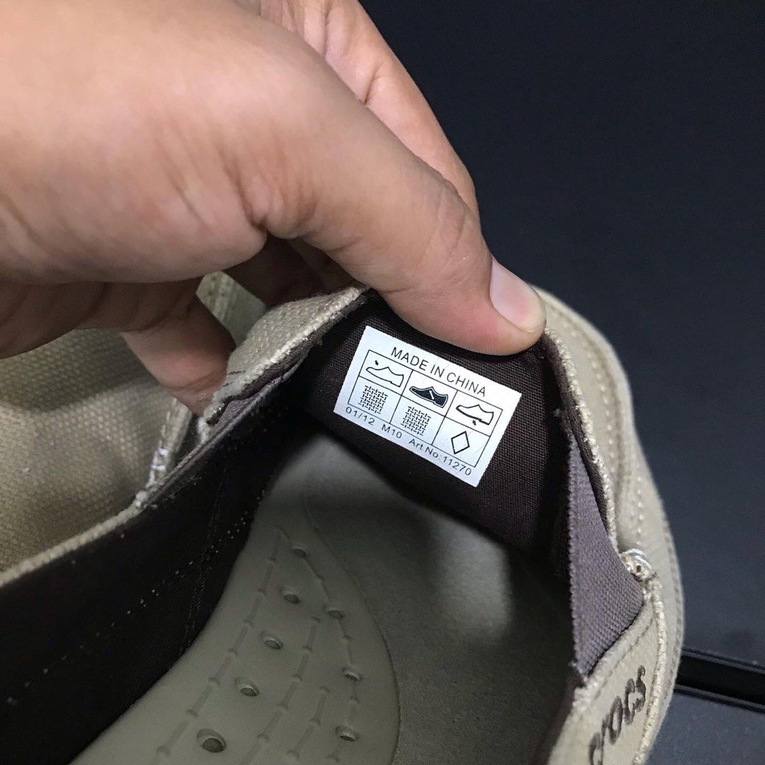 Sepatu crocs, Fesyen Pria, Sepatu , Sepatu Formal di Carousell