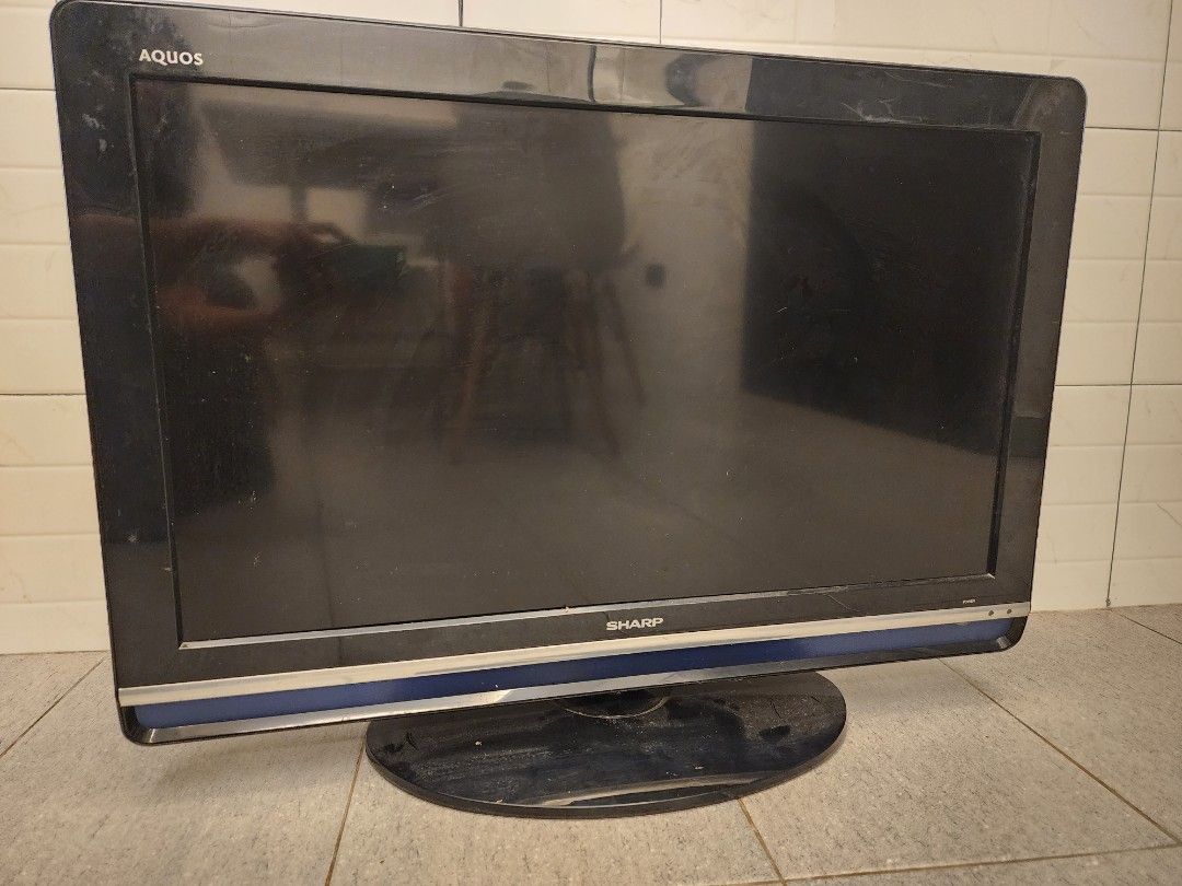 Sharp 32" Aqua Lcd Tv, TV & Home Appliances, TV & Entertainment, TV on Carousell