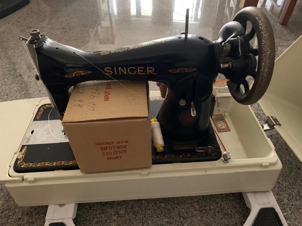 Singer sewing machine, Hobbies & Toys, Stationery & Craft, Craft ...