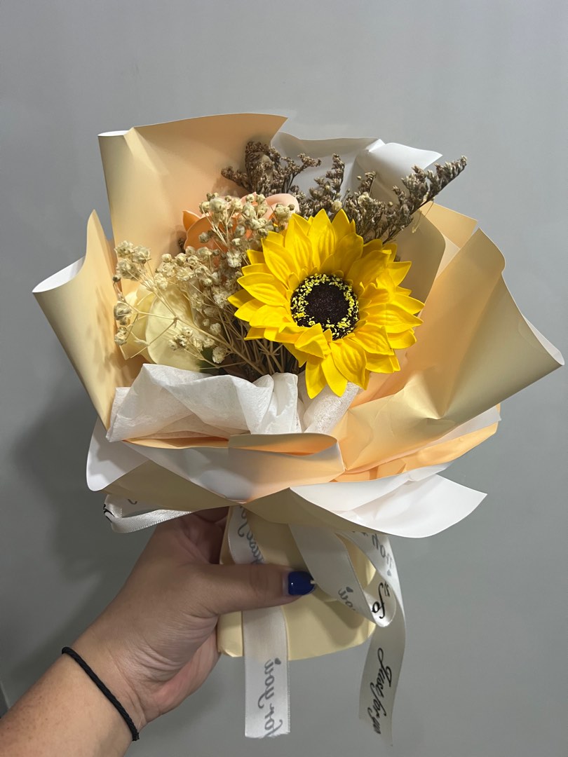 Small Sunflower Everlasting Bouquet, Hobbies & Toys, Flowers & Bouquets ...