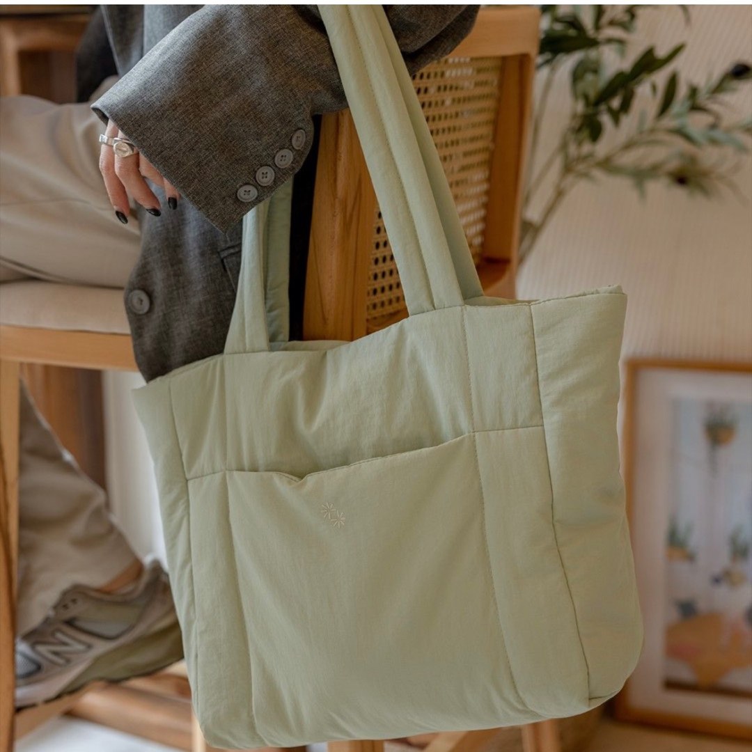 The Paper Bunny Puffer Shopper (Sprite / Thyme), Women's Fashion, Bags ...