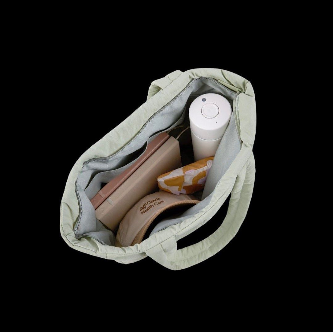 The Paper Bunny Puffer Shopper (Sprite / Thyme), Women's Fashion, Bags ...