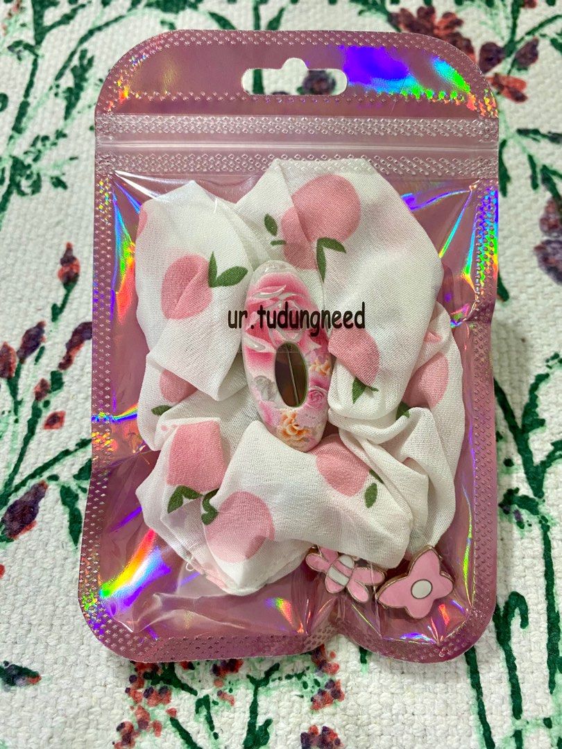 tudung hijab essentials gift set, pins, brooch, mask extenders, Women's ...