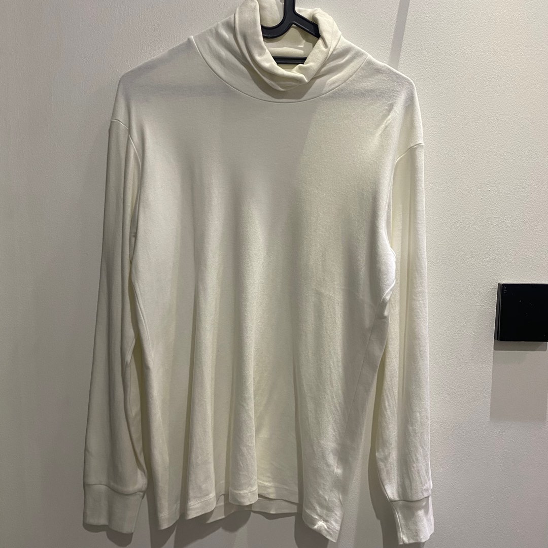 Turtle Neck UNIQLO warna Putih, Fesyen Pria, Pakaian , Atasan di Carousell Turtle Neck UNIQLO warna Putih, Fesyen Pria, Pakaian , Atasan di Carousell