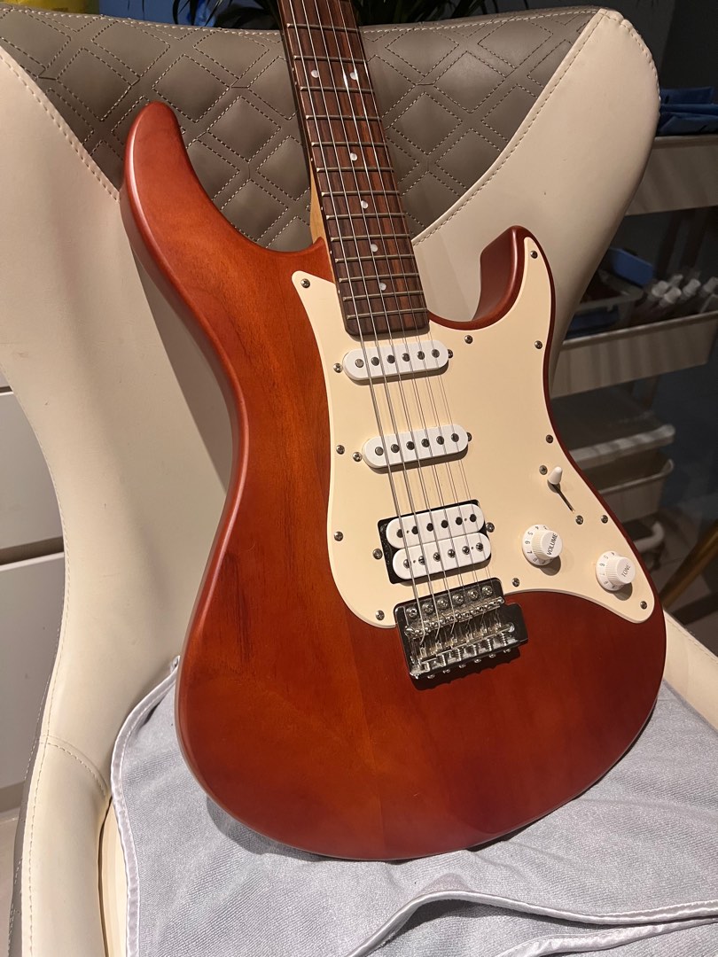 Vintage Cherry Wood Yamaha Pacifica 90s HSS, Hobbies & Toys, Music ...