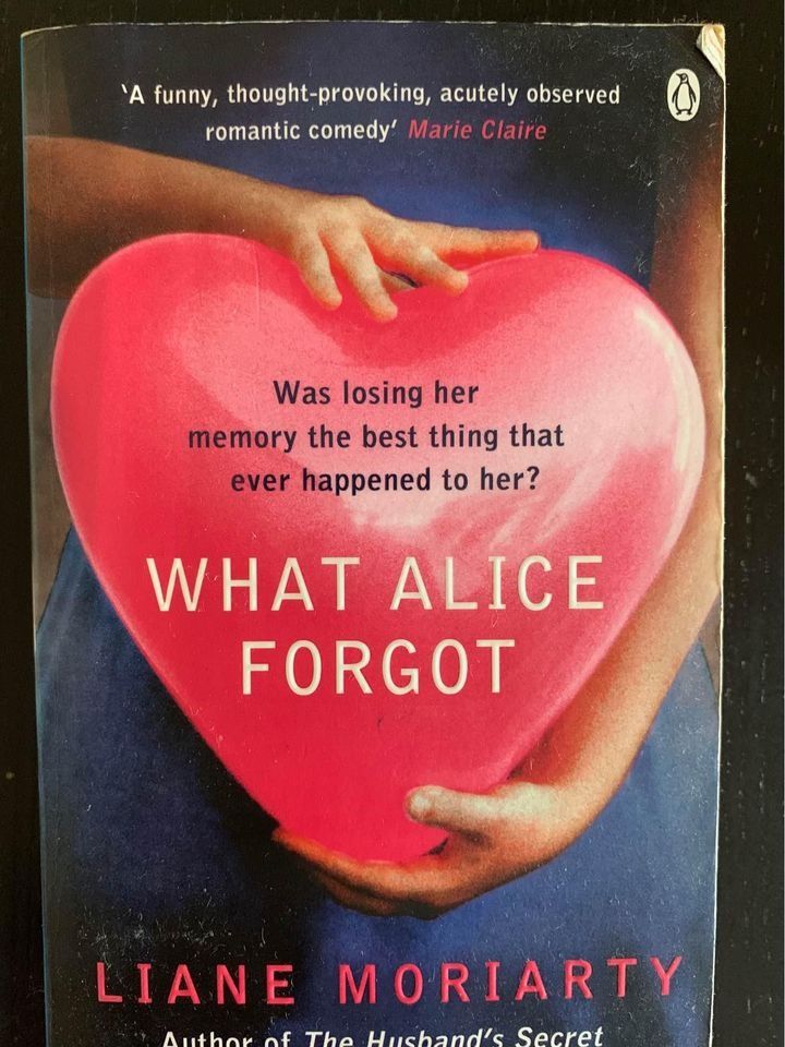 What Alice Forgot Book, 興趣及遊戲, 書本 & 文具, 小說 & 故事書 - Carousell