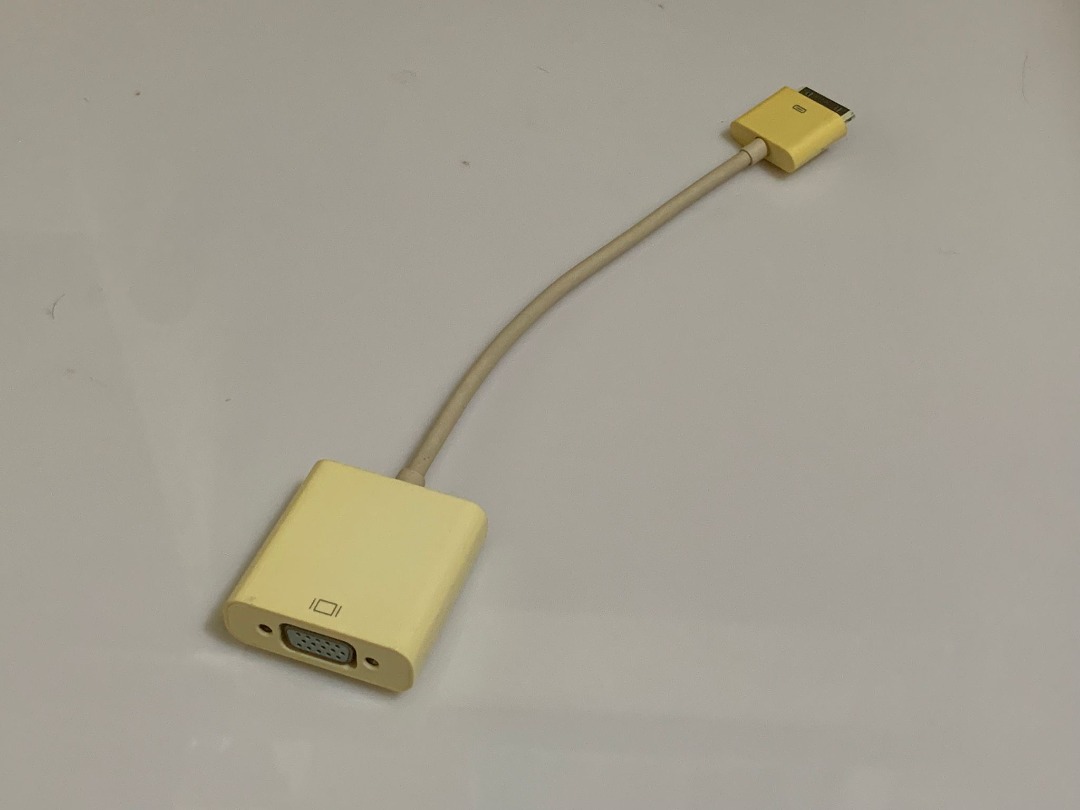 Apple 30-Pin to VGA Adapter Cable, Computers & Tech, Parts ...