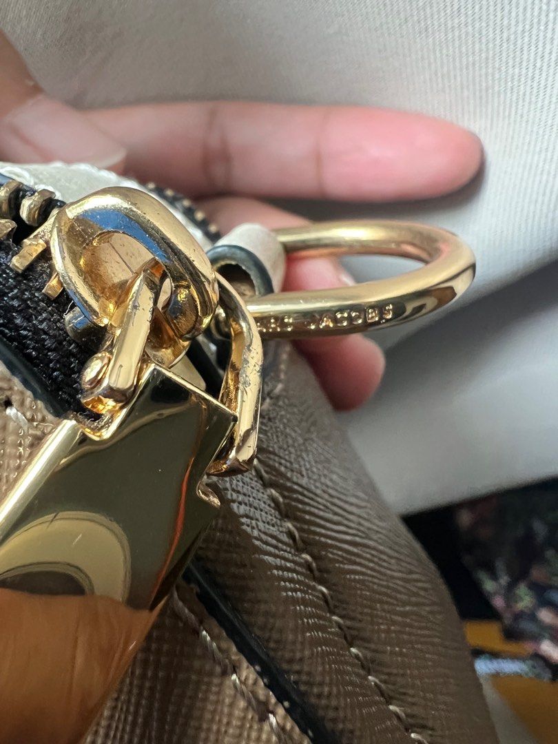 Authentic Marc Jacobs Snapshot, Luxury, Bags & Wallets on Carousell