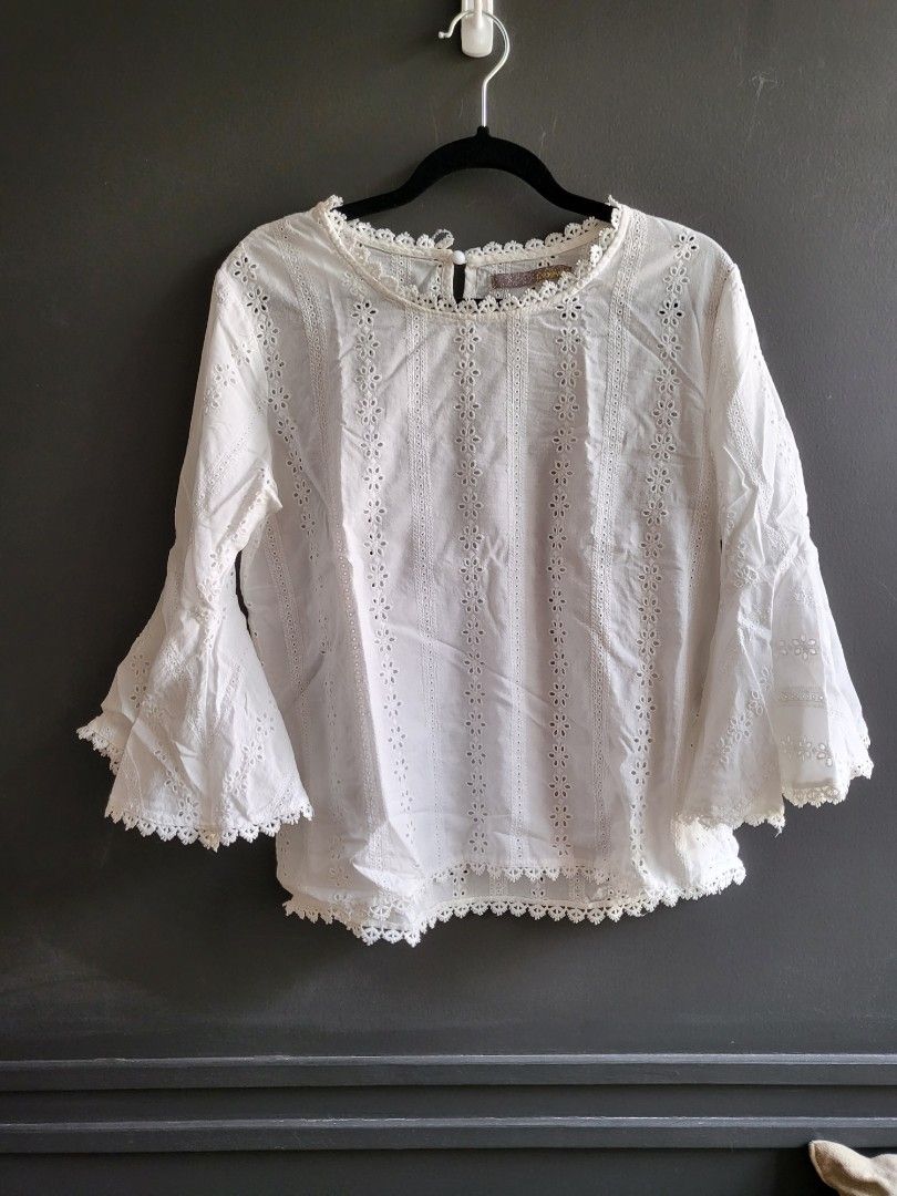 Blouse wanita putih resort wear brokat, Fesyen Wanita, Pakaian Wanita ...