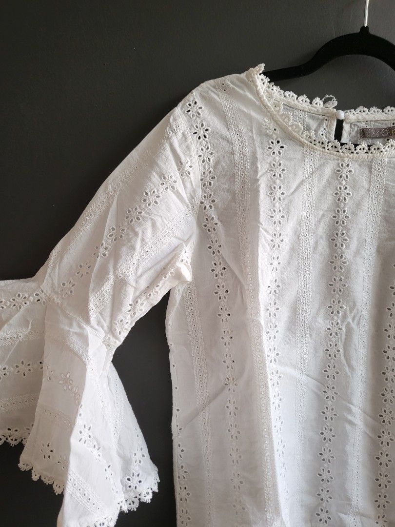 Blouse wanita putih resort wear brokat, Fesyen Wanita, Pakaian Wanita ...
