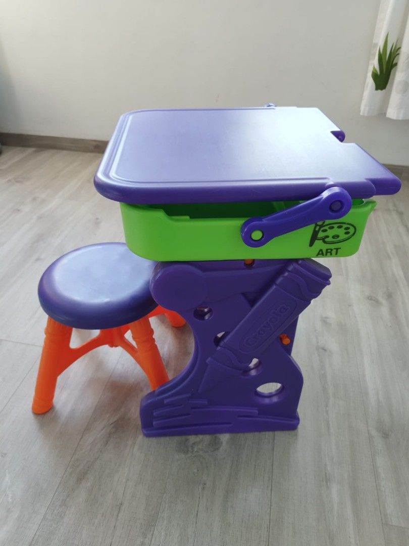 Crayola Easel and Stool, Hobbies & Toys, Toys & Games on Carousell