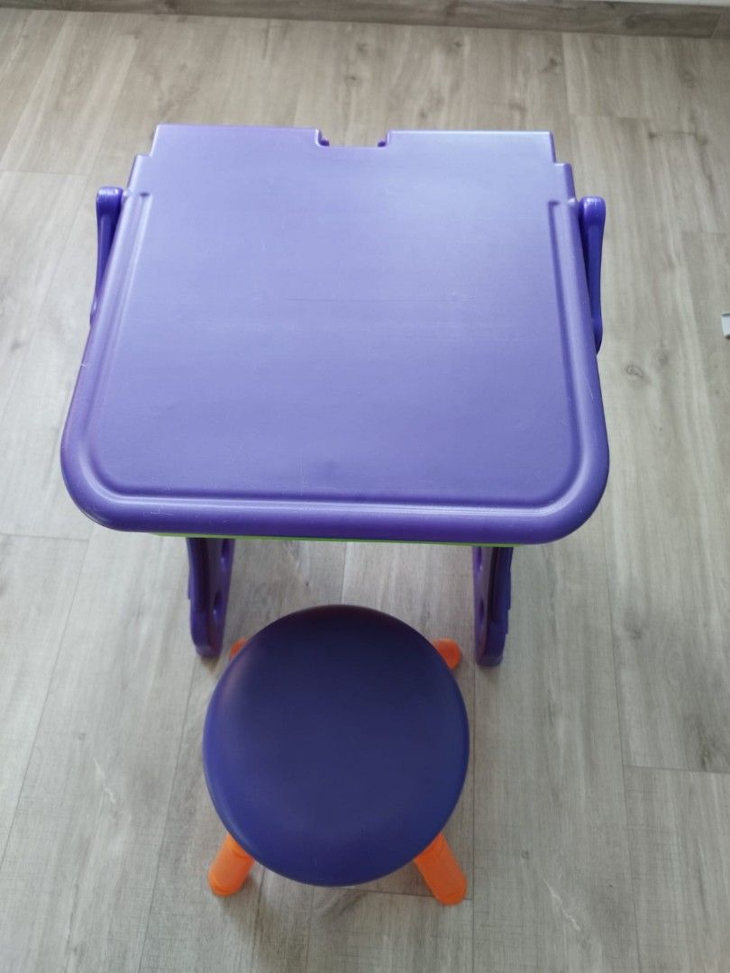 Crayola Easel and Stool, Hobbies & Toys, Toys & Games on Carousell