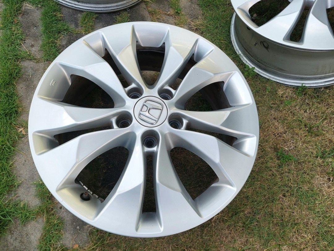 CRV 4thgen Top of the line 2014 Mags 17 inch 5x114 for accord innova ...