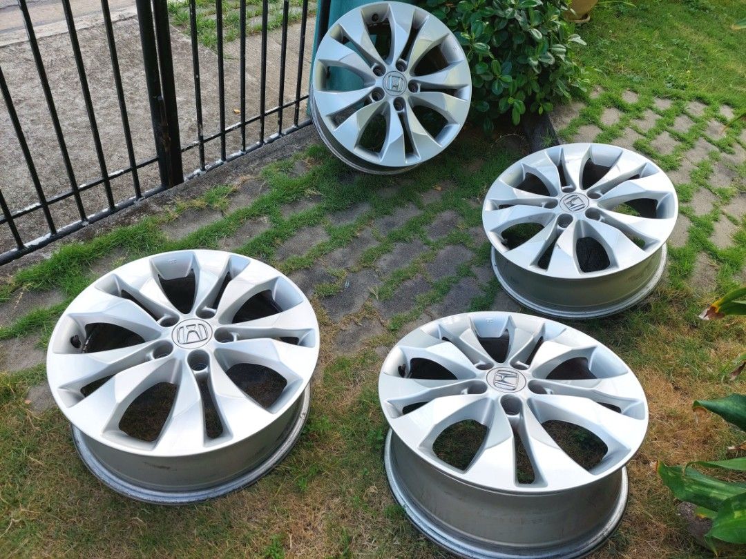 CRV 4thgen Top of the line 2014 Mags 17 inch 5x114 for accord innova ...