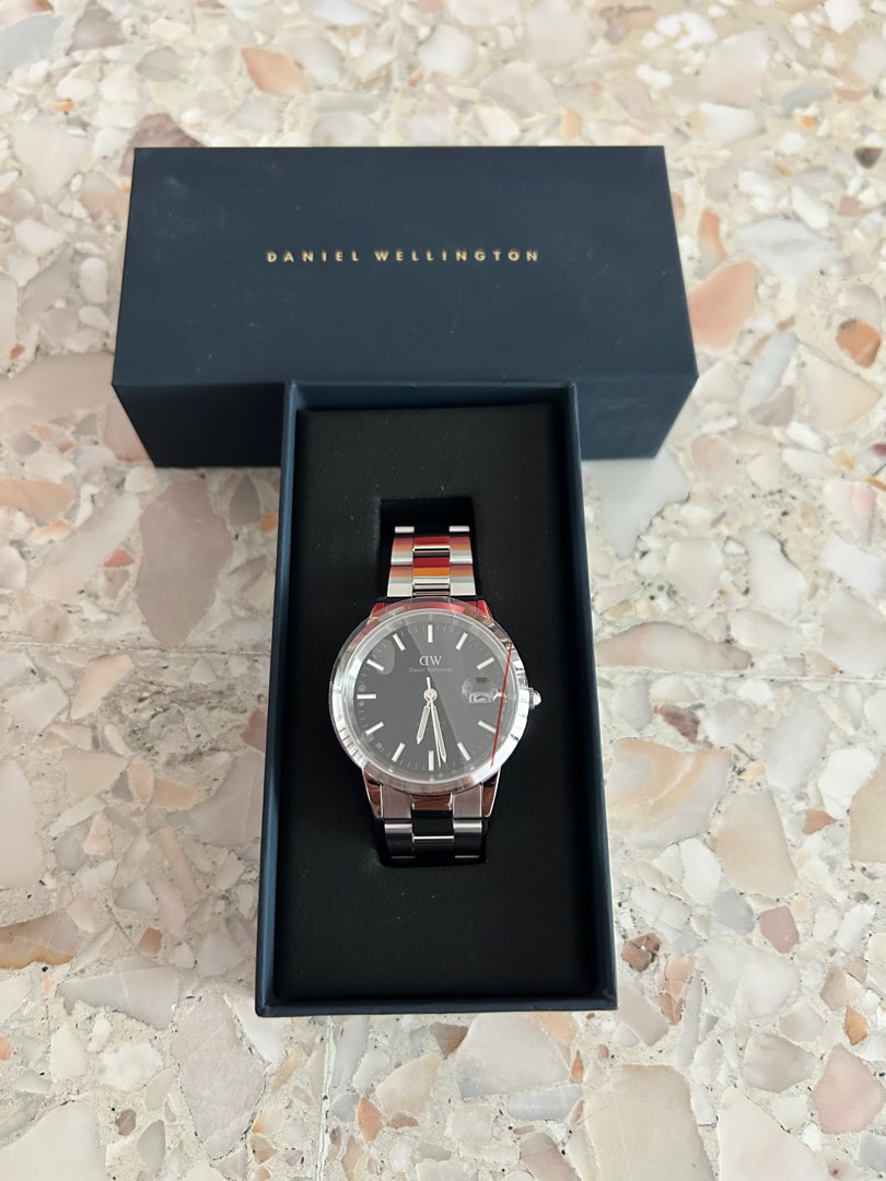 Daniel Wellington Iconic Link Automatic Watch, Luxury, Watches on Carousell