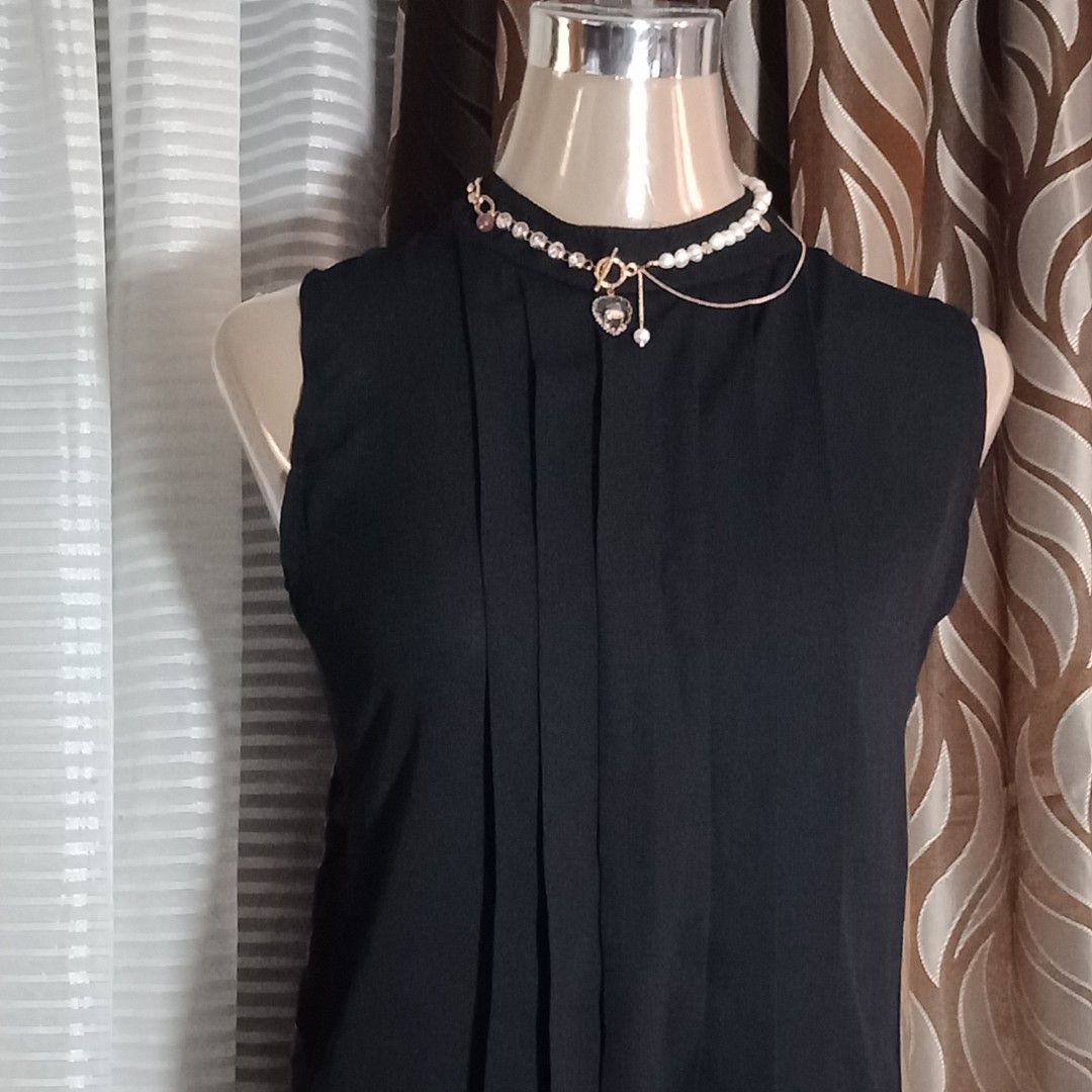 Fleeted top, Women's Fashion, Tops, Sleeveless on Carousell