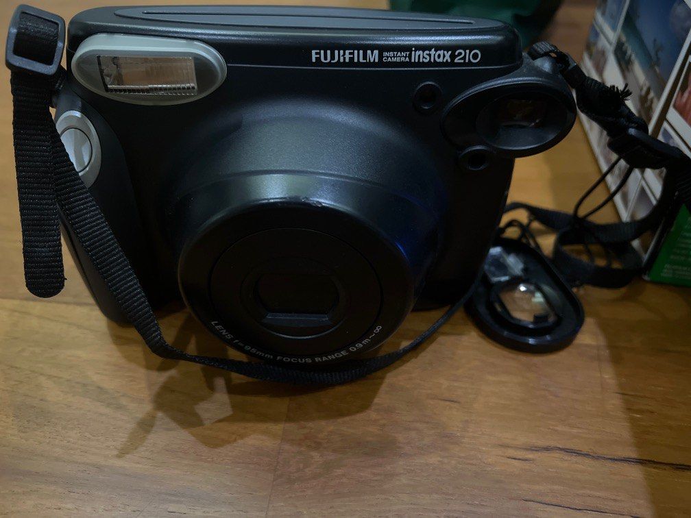 Fujifilm wide instax 210, Photography, Cameras on Carousell
