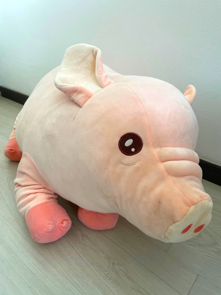 Giant pig plush toy, Hobbies & Toys, Toys & Games on Carousell