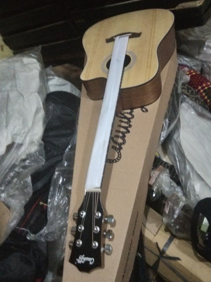Gitar akustik cowboy original, Musik & Media, Alat di Carousell