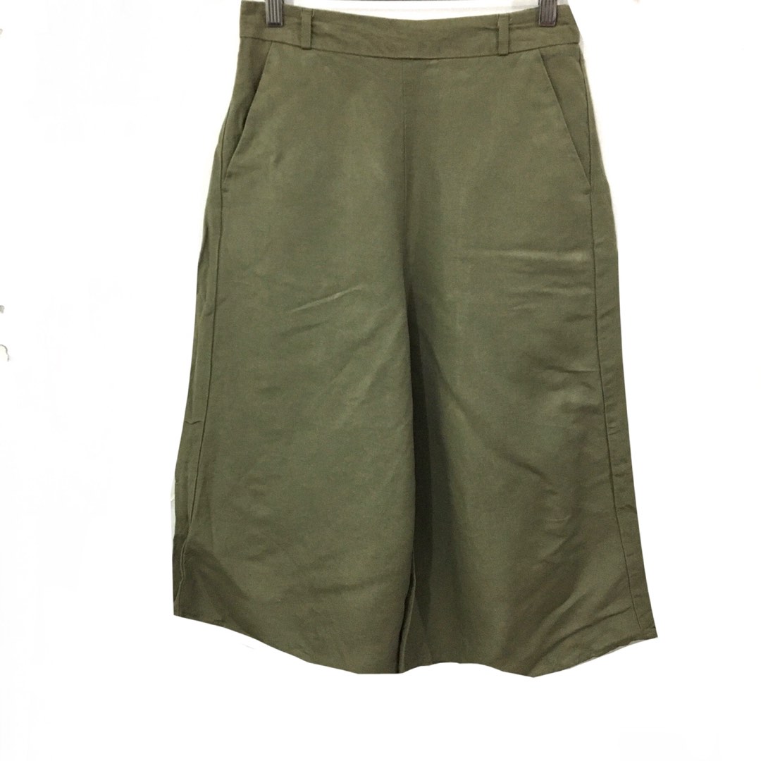 GU by Uniqlo Linen Rayon Blend Wide Leg Cropped Pants on Carousell