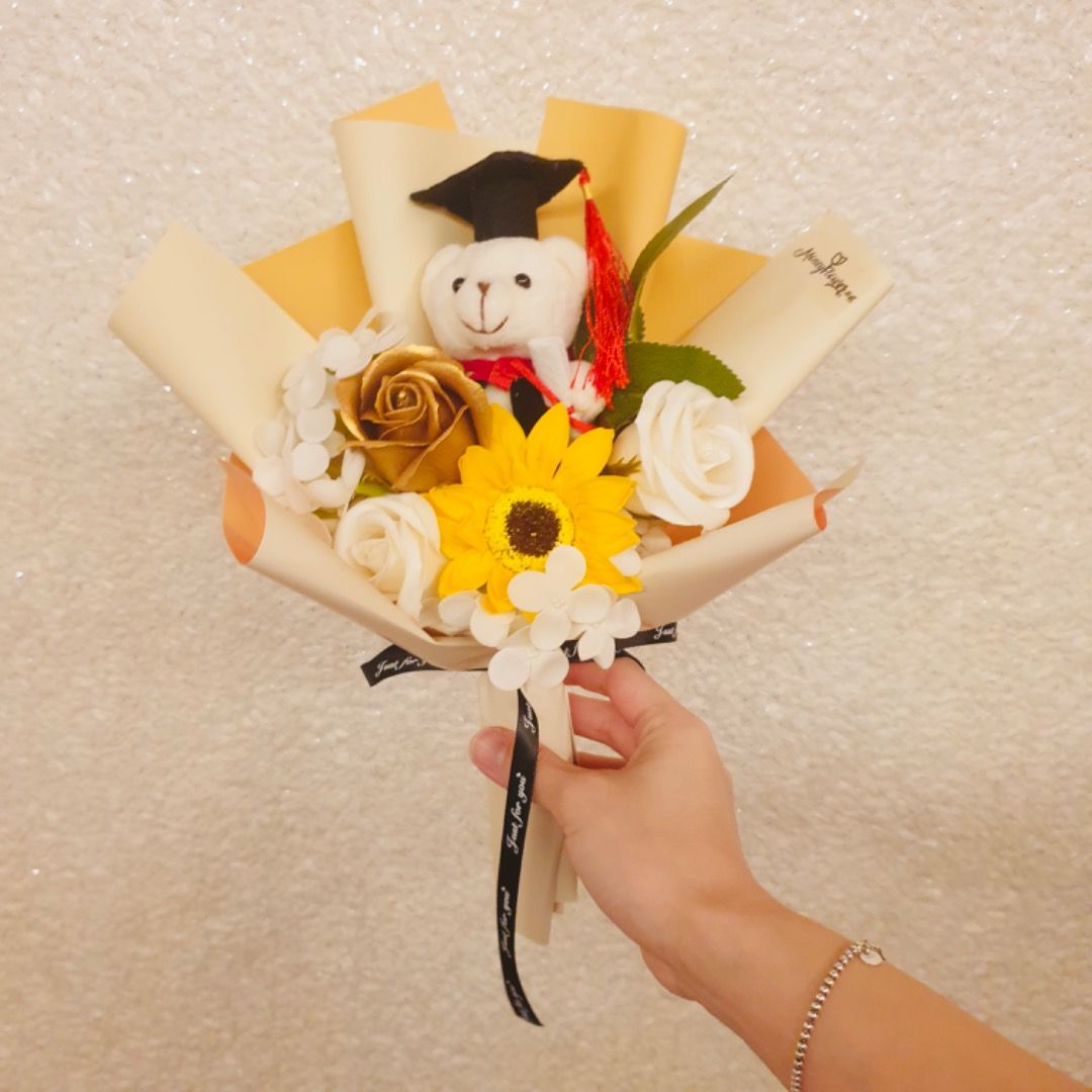 Happy graduation bouquet bear grad flower bouquet, Hobbies & Toys ...