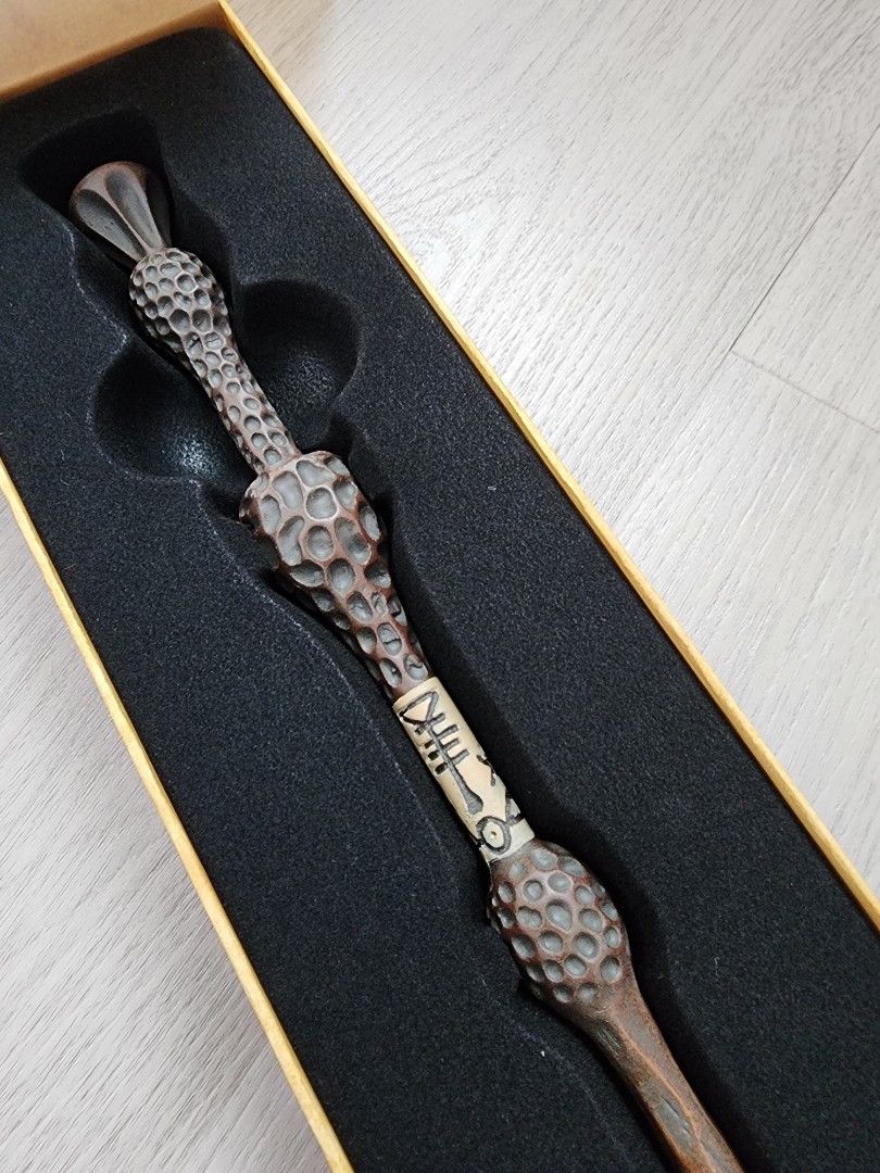 Harry Potter Wand - Albus Dumbledore, Hobbies & Toys, Memorabilia ...