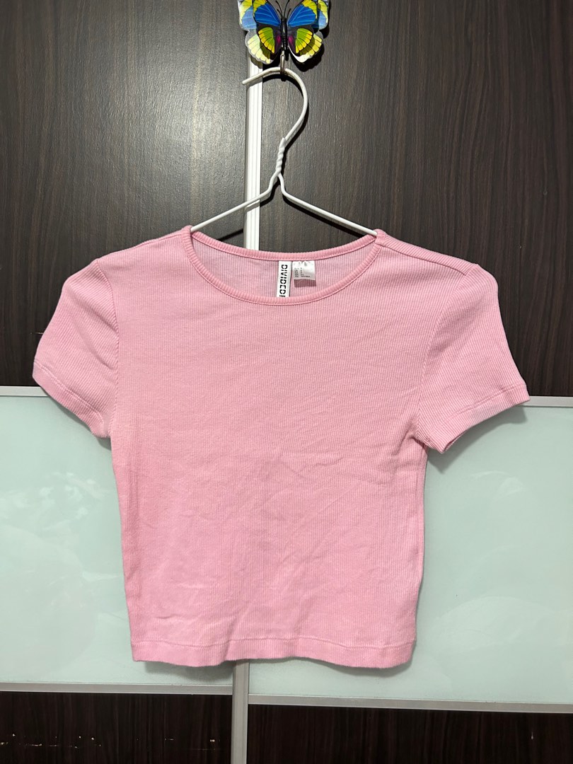 Light pink ribbed crop top, Women's Fashion, Tops, Other Tops on Carousell