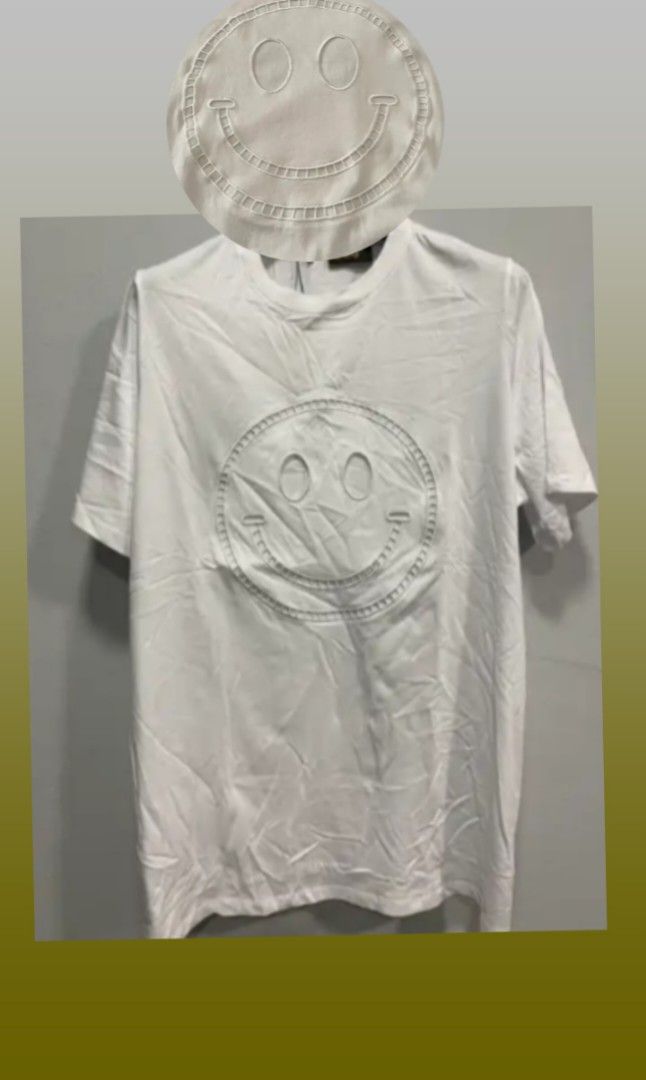LOEWE X SMILEY FACE PAULA IBIZA HOLES TSHIRT on Carousell