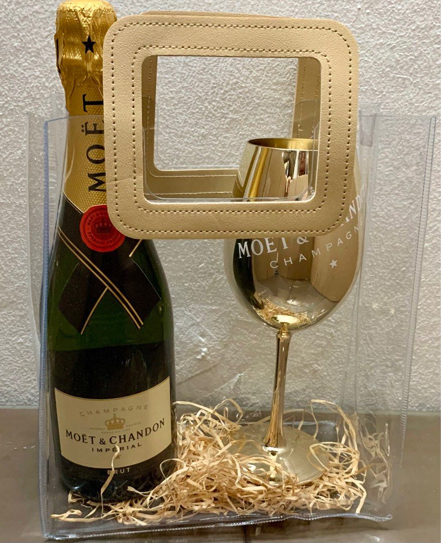 Christmas Gift Moet & Chandon Imperial Brut Champagne 750ml + Gold ...