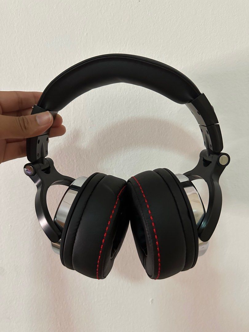 One odio DJ headphones, Audio, Headphones & Headsets on Carousell