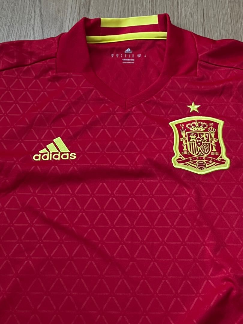 spain jersey, Men's Fashion, Activewear on Carousell