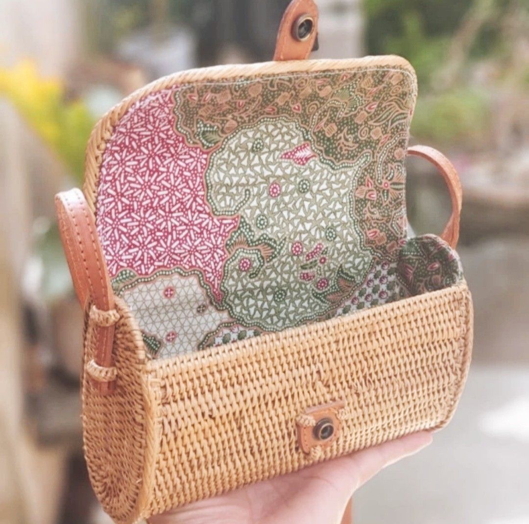 Tas rotan bali, Fesyen Wanita, Tas & Dompet di Carousell