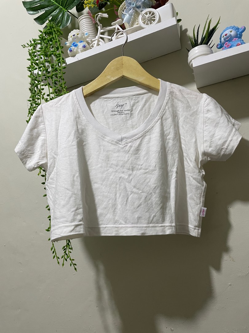 Top putih, Fesyen Wanita, Pakaian Wanita, Atasan di Carousell