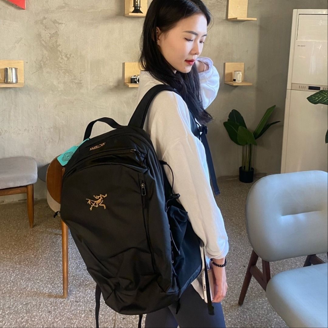 ARC'TERYX雙肩背包 MANTIS 26雙肩包 始祖鳥背包 26L登山包 學生書包 戶外旅行背包 男女通用款雙肩包 黑金色多功能後背包 都市休閒通勤背包 筆電背包 電腦包, 名牌精品 ...
