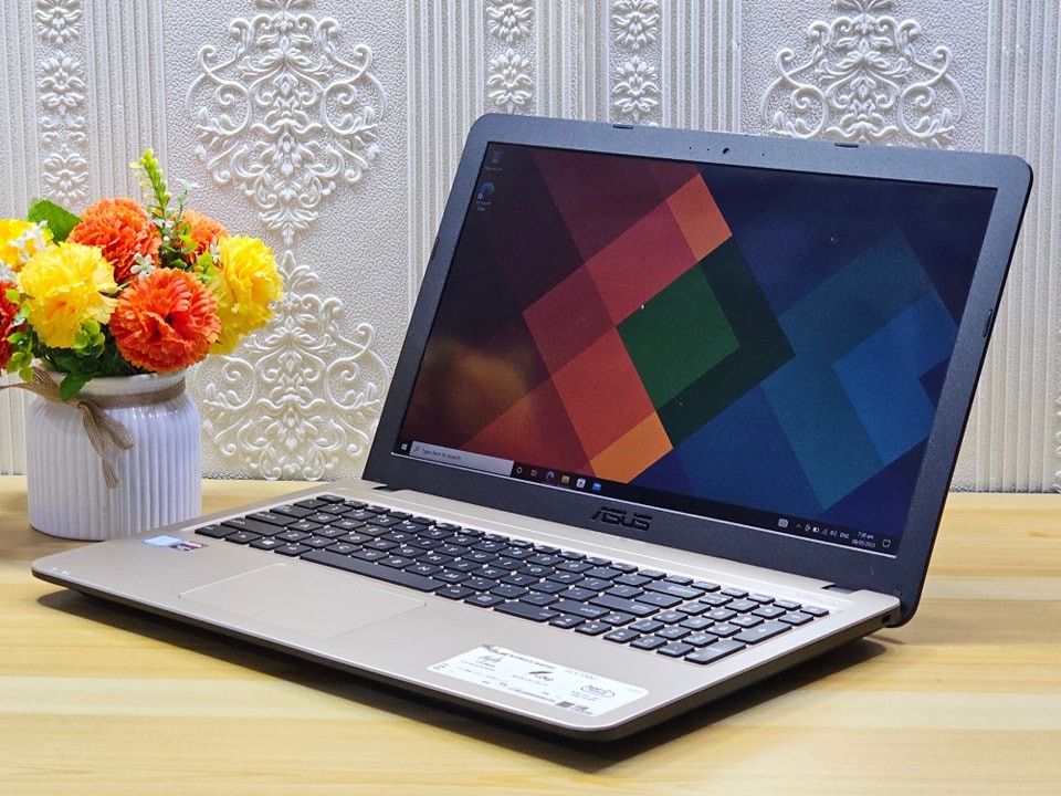 Asus SonicMaster X540UPR Core i7-8Th Gen 8Gb Ram 128Gb SSD AMD Radeon ...