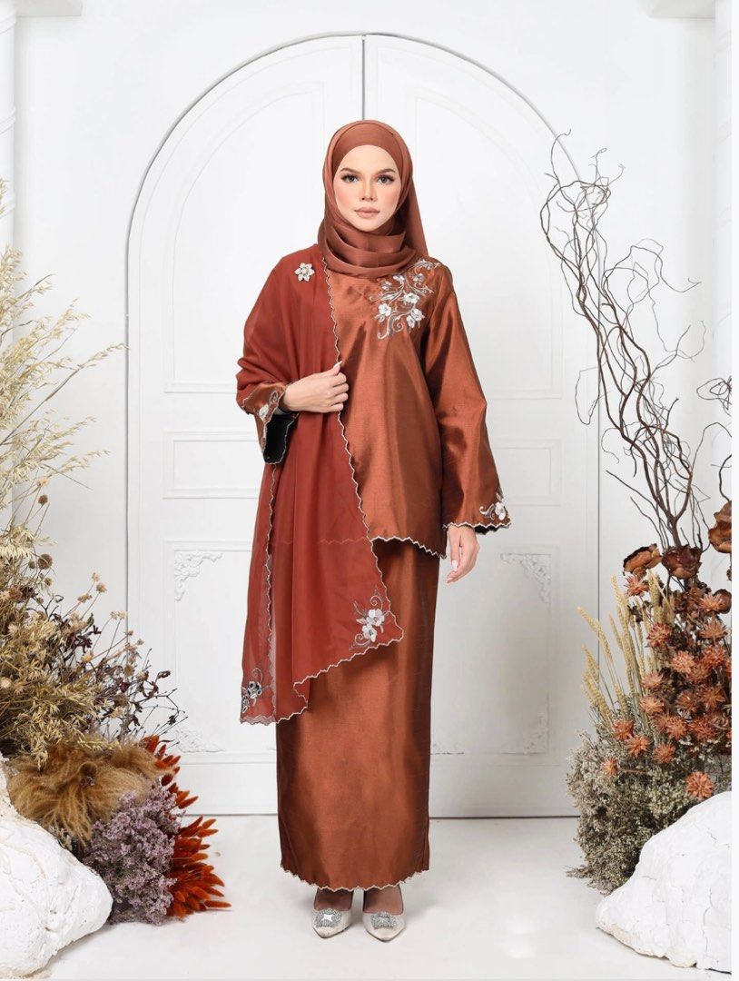 Brown Klasik Baju Kurung Kedah, Women's Fashion, Muslimah Fashion, Baju Kurung & sets on Carousell