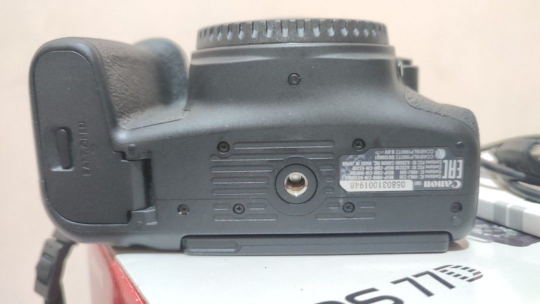 Canon 77D body, Photography, Cameras on Carousell