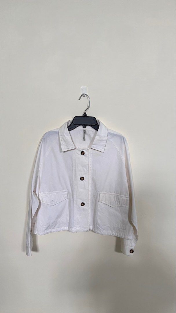 COLORBOX WHITE OUTER on Carousell