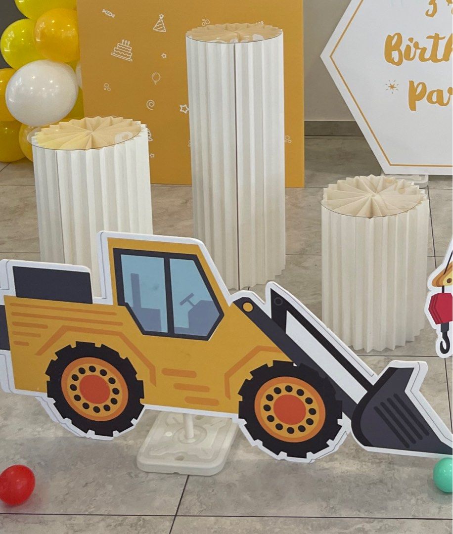 Cylinder cake stand, Food & Drinks, Homemade Bakes on Carousell