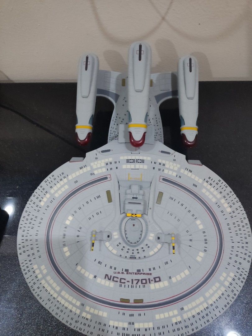 Diamond Select Star Trek Enterprise D All Good Things, Hobbies & Toys ...