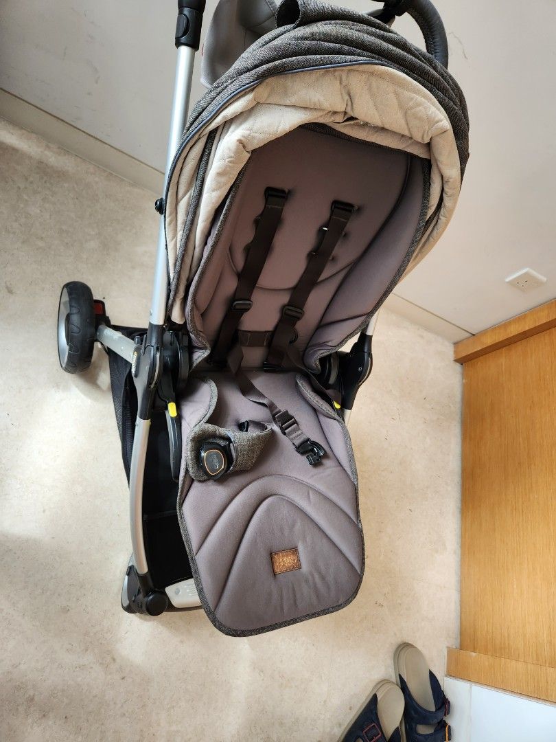 Easy fold and carry, sturdy stroller for as young as babies to toddlers ...