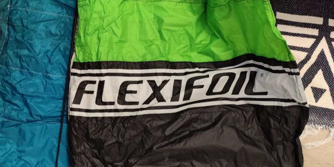 Flexifoil 10 (x2), Sports Equipment, Sports & Games, Kites on Carousell