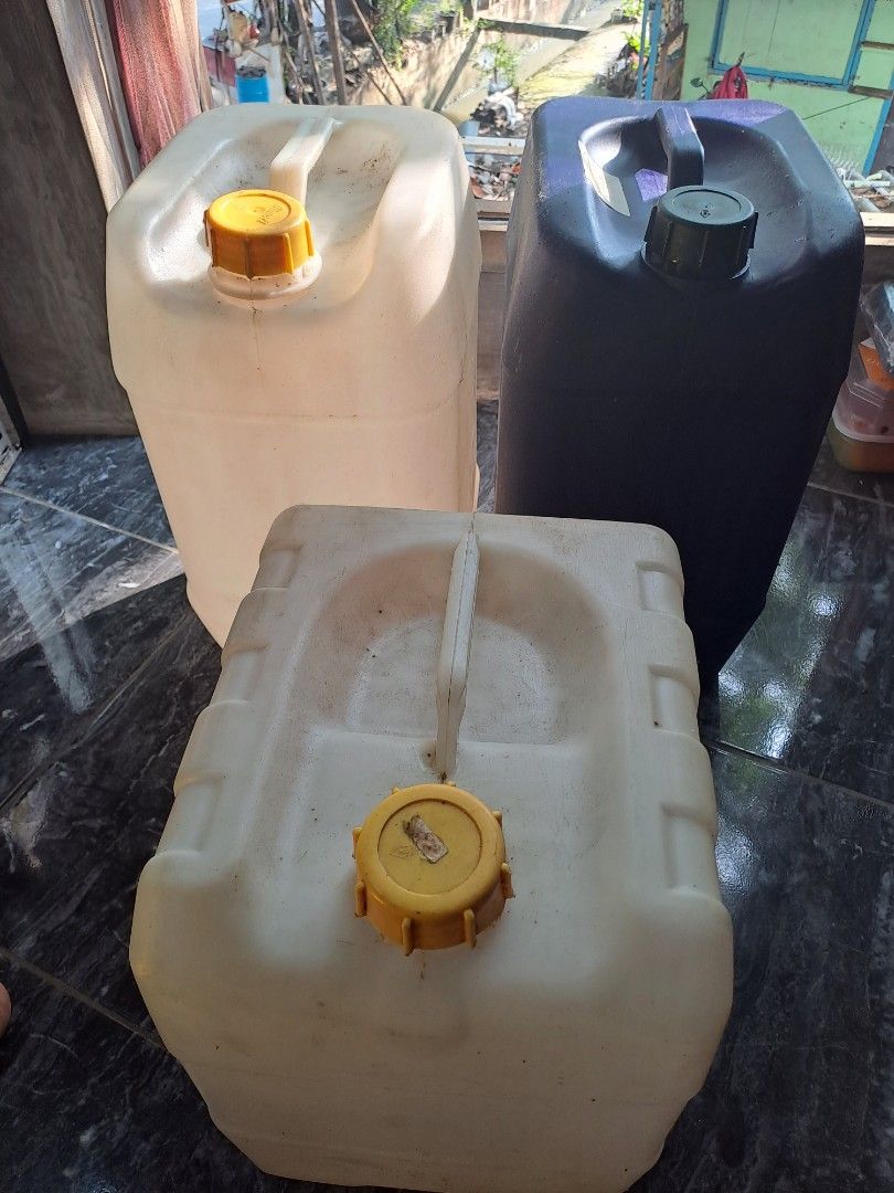 Jerigen minyak 18 liter bekas satuan, Barang Yang Dicari di Carousell