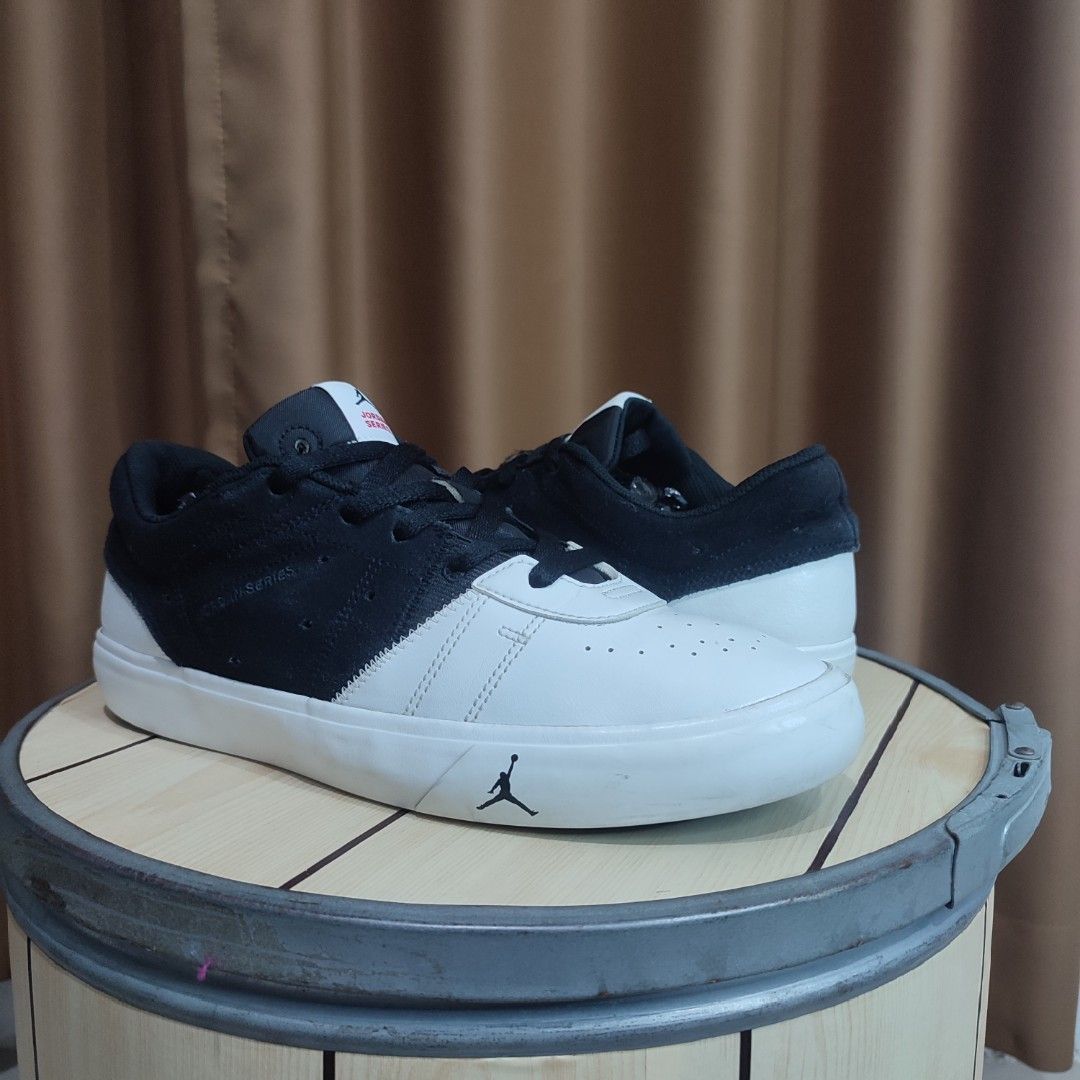 jordan series ES black white, Fesyen Pria, Sepatu , Sneakers di Carousell